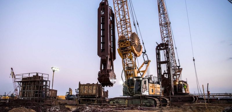 Cranes Operate at the Multibillion Dollar Suez Canal Project - Pile ...