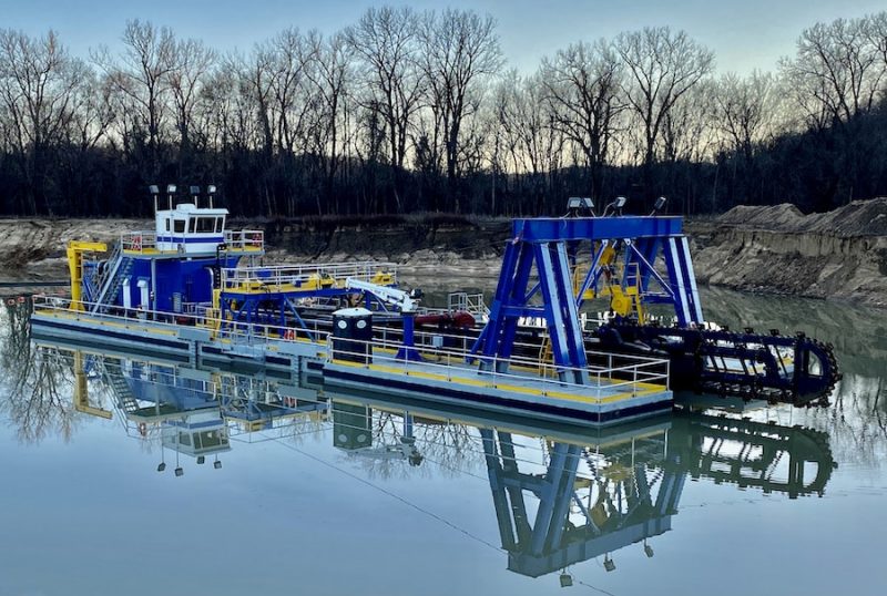 Custom Dredge Works Delivers a New Electric Powered Chain-Ladder Dredge ...