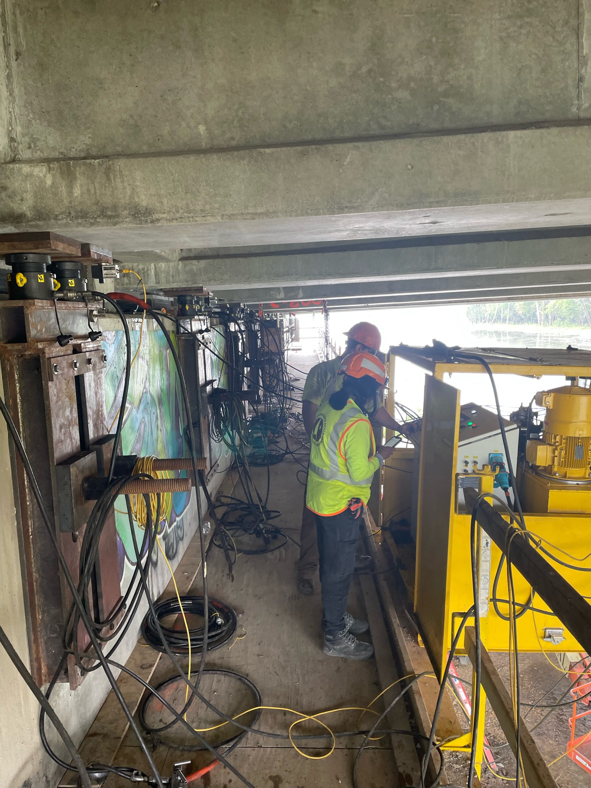 Enerpac EVO System Lifts Minnesota River Bridge - Pile Buck Magazine