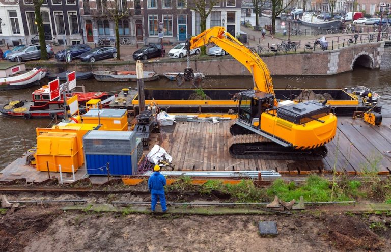 15 Essential Tips for Working with Barges - Pile Buck Magazine