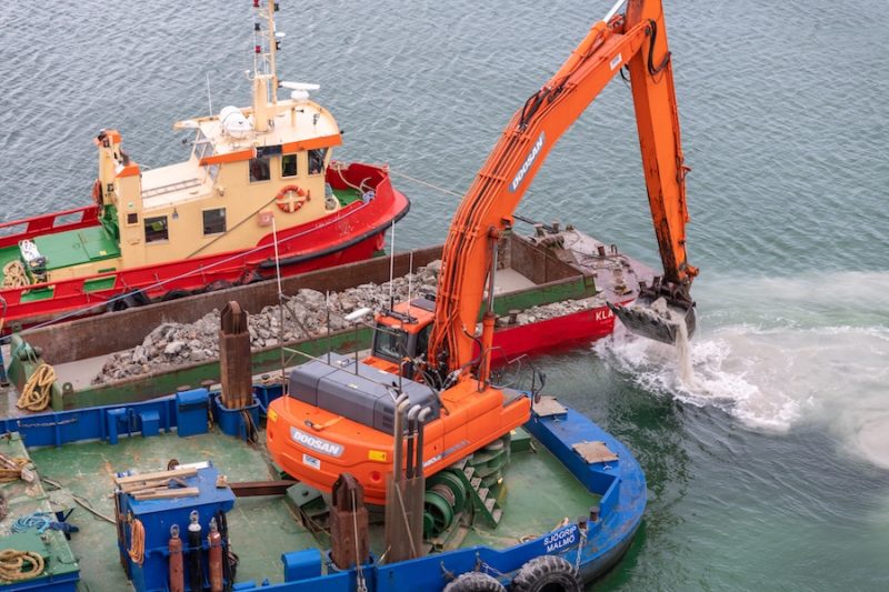Essential Considerations for Outsourcing Dredging Work - Pile Buck Magazine